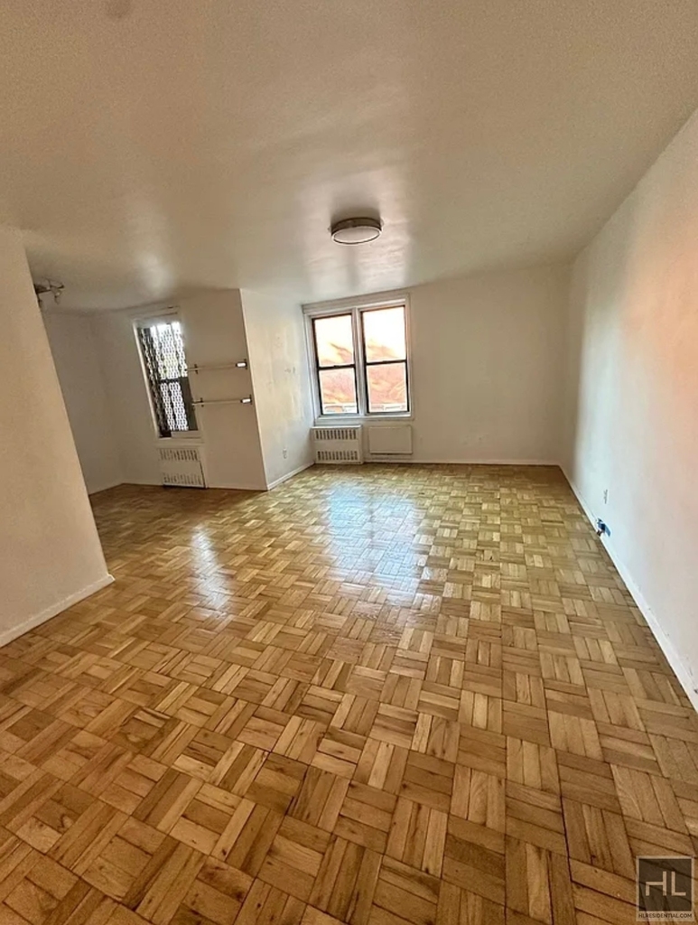 Crescent Street — Listing History and Nearby Rentals