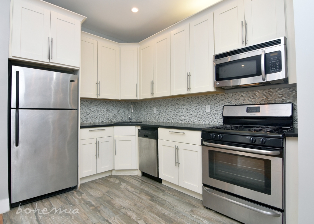 25 Ft Washington Avenue — Listing History and Nearby Rentals