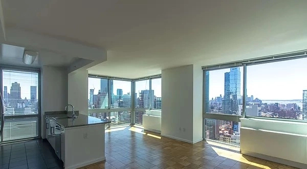 West 37th Street — Listing History and Nearby Rentals