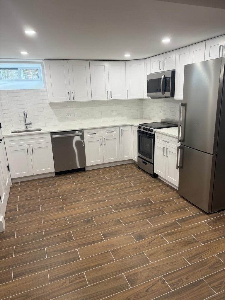 Courter Avenue — Listing History and Nearby Rentals