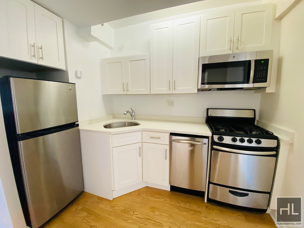 Grand Concourse — Listing History and Nearby Rentals