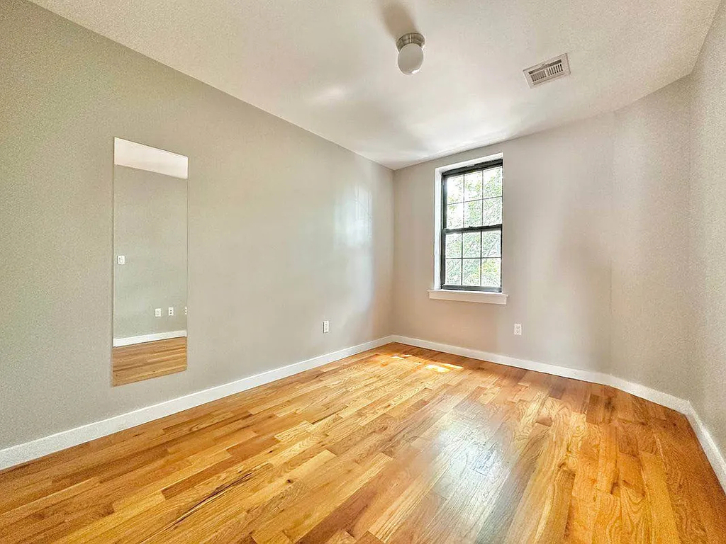 Jefferson Ave & Central Ave — Listing History and Nearby Rentals