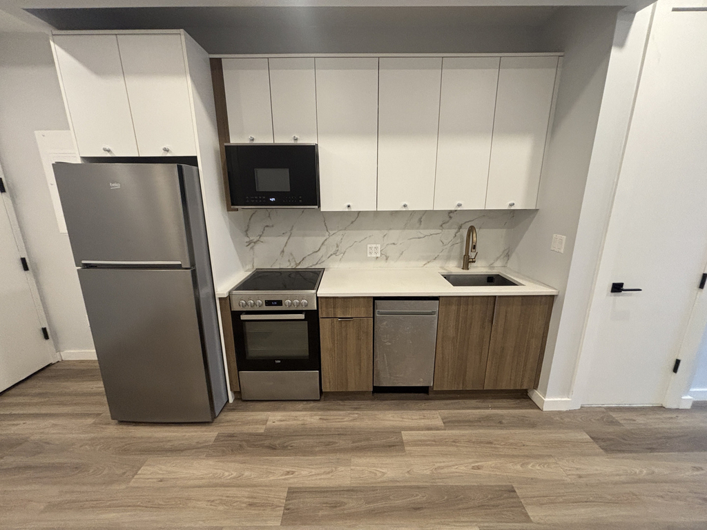 2913 Snyder Avenue — Listing History and Nearby Rentals