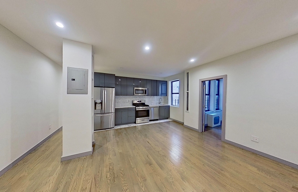 West 150th St & B'way — Listing History and Nearby Rentals