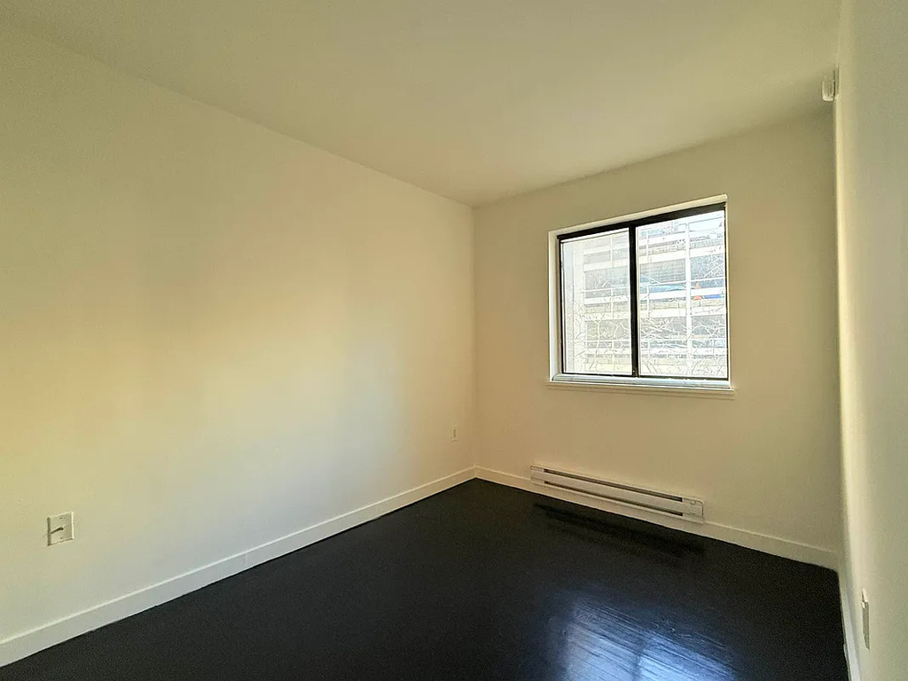 337 West 30th Street — Listing History and Nearby Rentals