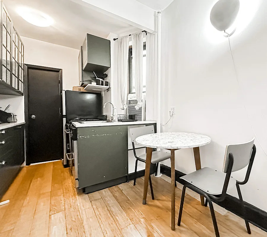 78th St / 1 Ave — Listing History and Nearby Rentals