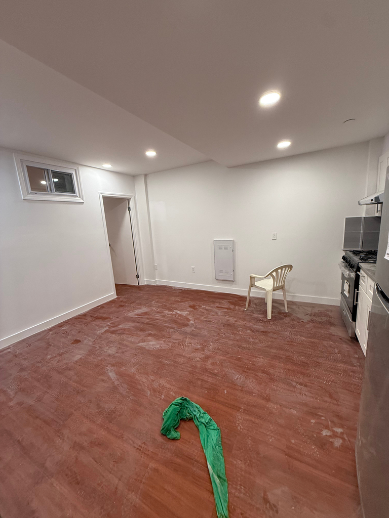 west 11th — Listing History and Nearby Rentals