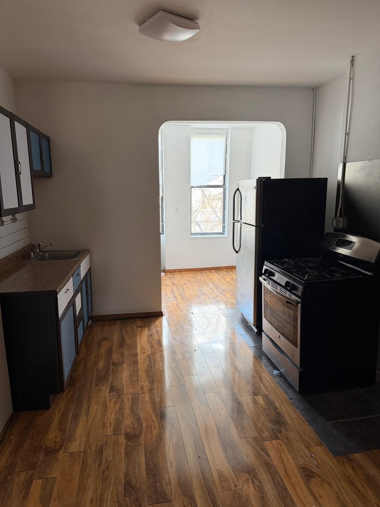Melrose Street — Listing History and Nearby Rentals