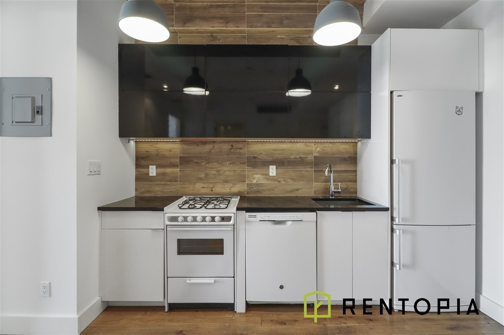 105 Leonard St — Listing History and Nearby Rentals