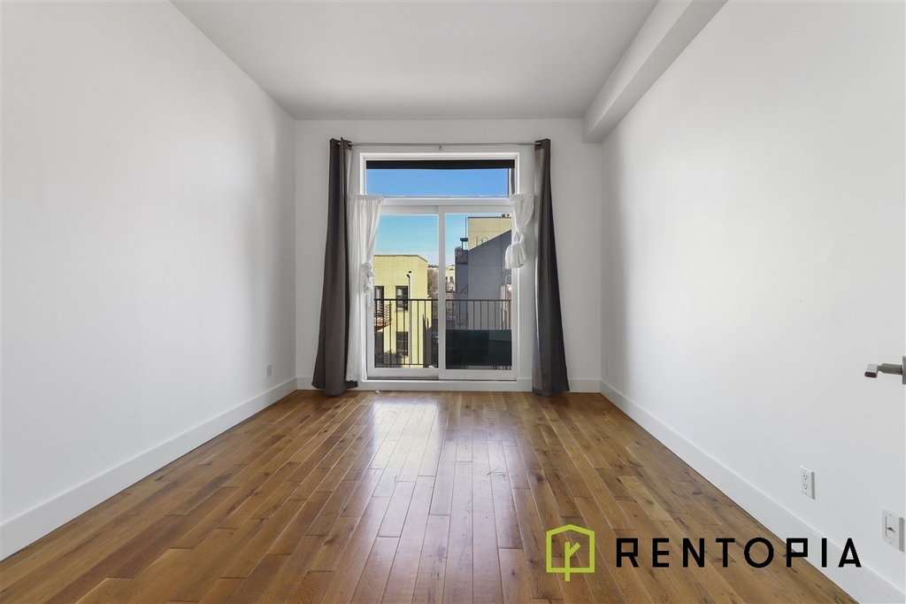105 Leonard St — Listing History and Nearby Rentals