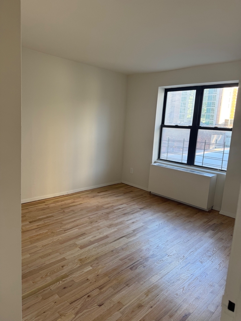 423 East 90th Street — Listing History and Nearby Rentals