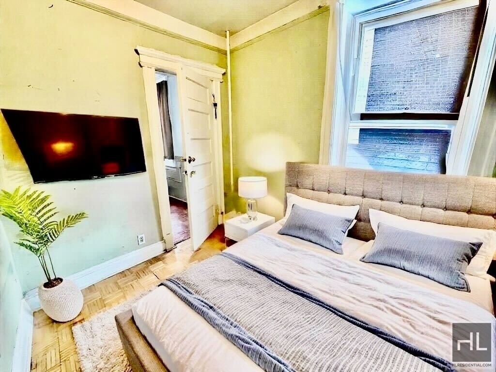 23 Street — Listing History and Nearby Rentals