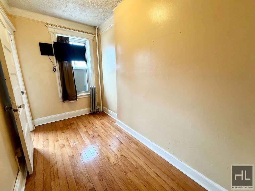 23 Street — Listing History and Nearby Rentals