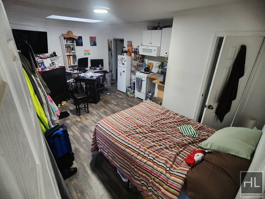 Canarsie Road — Listing History and Nearby Rentals