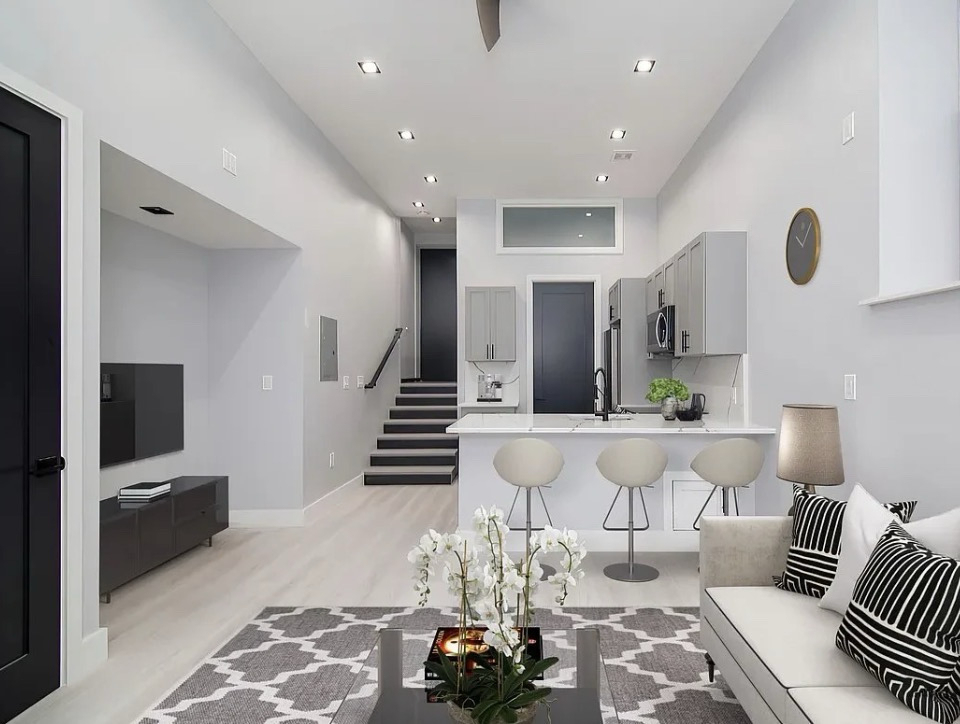 Stanton Street — Listing History and Nearby Rentals