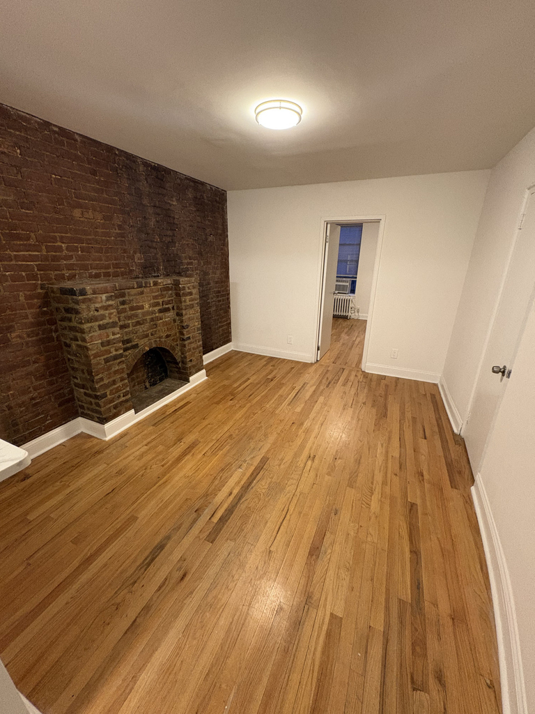 81st Street/3rd Ave — Listing History and Nearby Rentals